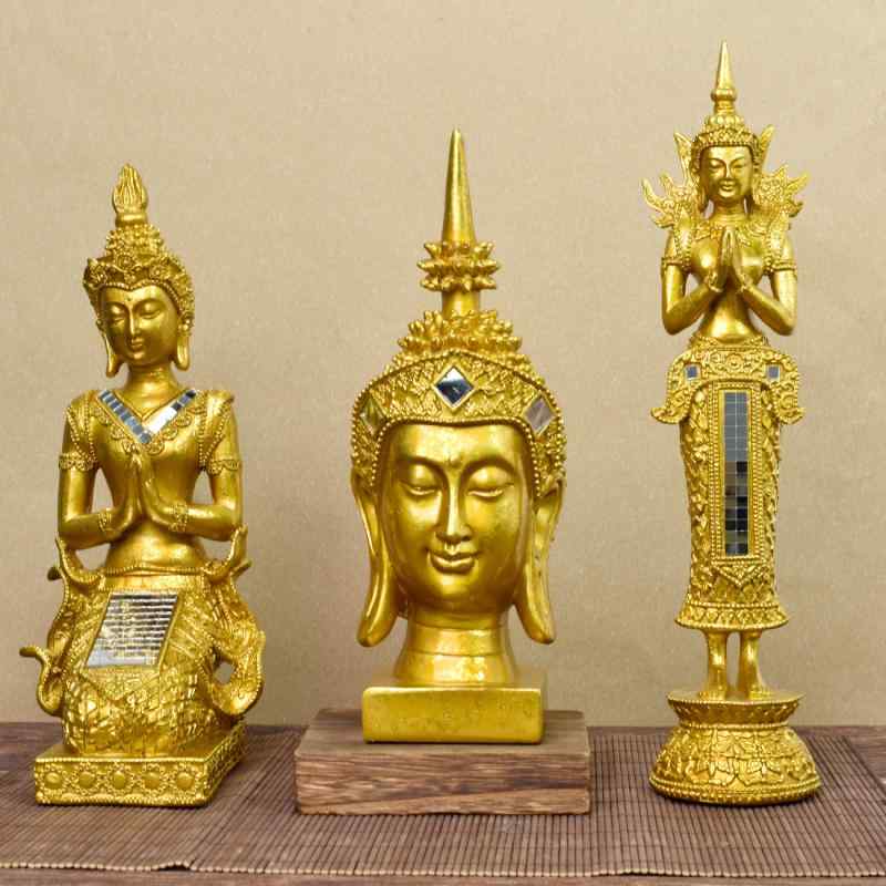 ・カテゴリ: 人物・スタイル: 東南アジア・主な素材: 合成樹脂、プラスチック・カラー展開: 金箔仏像A、立ち仏A、立ち仏B、仏像燭台、凹彫仏像A、凹彫仏像B、凹彫仏像C、財神様（金）、財神様（赤）
