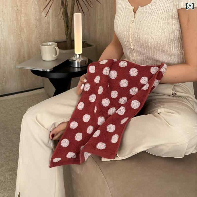 ・カテゴリ: タオル・主な素材: 長絨綿・糸番手: 32股・製法: 平織・克重: 120g～140g・柄: 水玉・カラー展開: 赤、緑・サイズ展開: フェイスタオル35×74cm、バスタオル70×140cm・重量: フェイスタオル140g、...