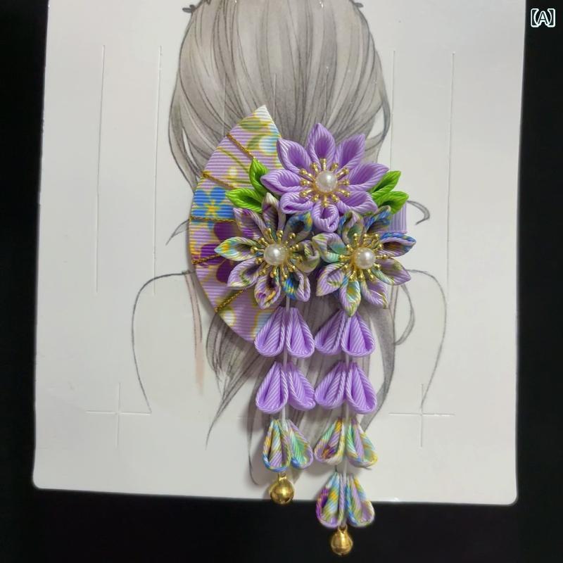 ・カテゴリ: ヘアクリップ・主な素材: 布・スタイル: 民族風、レトロ・柄: 花・カラー展開: 紫、赤、ピンク、青、黄、緑・対象: 子供・加工: 手作り