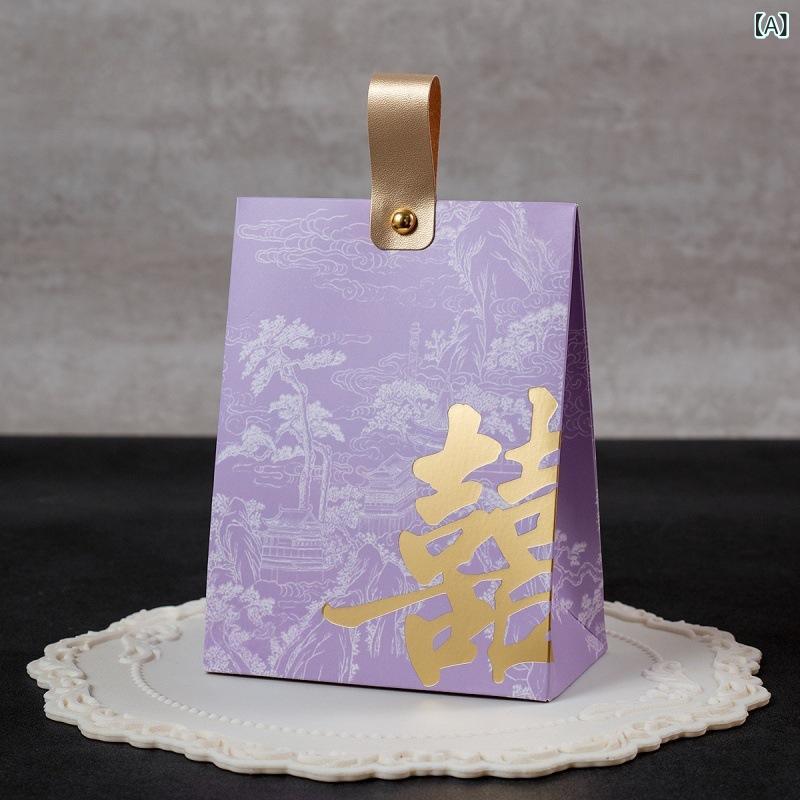 ・形状: 四角形・主な素材: 紙・スタイル: 中華風、軽奢・カラー展開: 紫、赤、シャンパン、ピンク・装飾: 革紐付き、タッセル付き、革紐+タッセル付き・サイズ展開: 大号(11×7×15cm)、小号(9.5×6.5×12cm)・適用シーン...