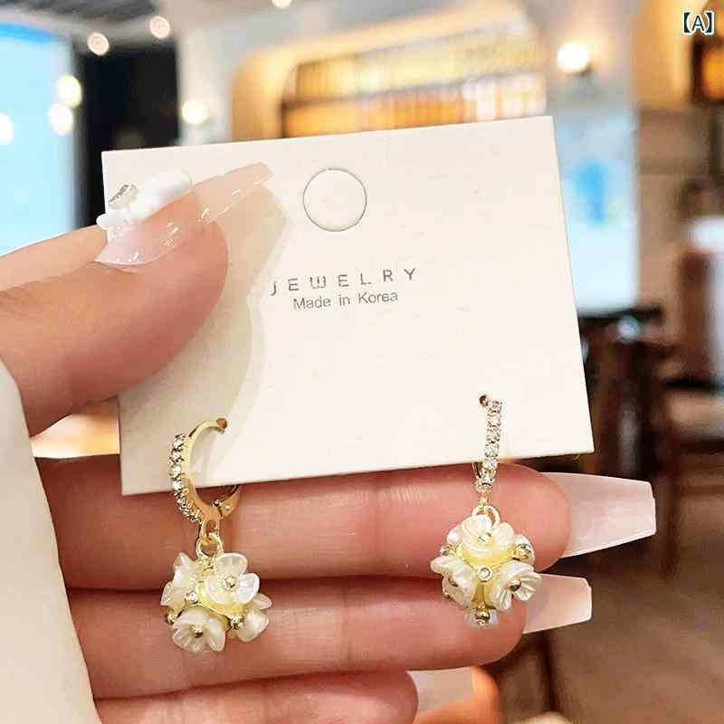 ・カテゴリ: 耳飾り・スタイル: ファッション通勤、OL風・主な素材: 合金・耳針素材: 銅・モチーフ: 花、植物・処理技術: 電気メッキ・カラー展開: 花柄イヤーカフ・対象: 女性用