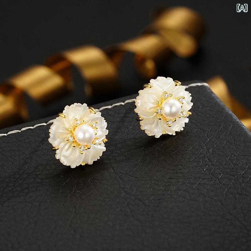 ・カテゴリ: 耳飾りりり・主な素材: 銅・モチーフ: 花、貝殻・加工技術: 電気メッキ・カラー展開: ナチュラルシェル・純度: 18K・スタイル: フレンチシック、フレッシュ、スウィート・対象: レディース