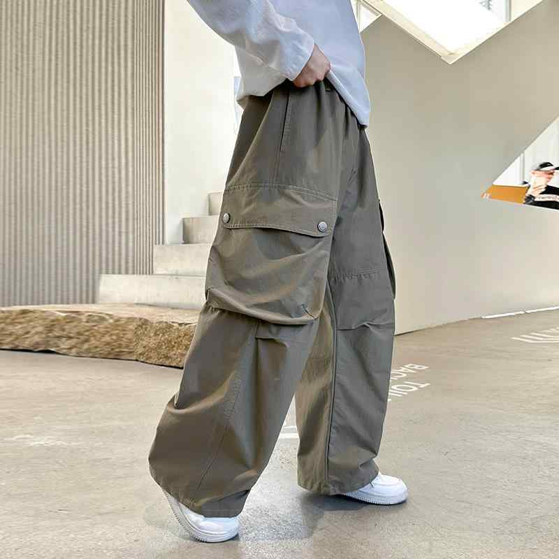 ・カテゴリ: 子供パンツ・スタイル: 韓国風カジュアル・主な素材: ポリエステル90%・パンツ丈: ロング・柄: 無地・ウエスト位置: 中腰・対象性別: 男児・対象年齢: 8歳以上・カラー展開: グレー、グリーン・サイズ展開: 120cm、...