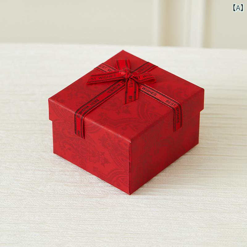 ・主な素材: 硬質紙板に特殊紙加工・タイプ: 腕時計ボックス・サイズ: 9×8.5×5.5cm・カラー展開: 赤蝶結び、ベージュ蝶結び、紫蝶結び、グリーン蝶結び、白蝶結び