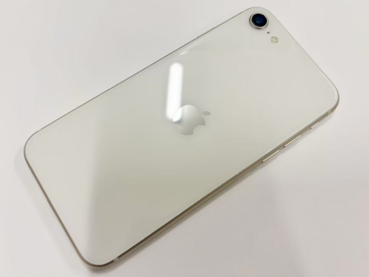 セイモバイル★【中古Bランク】SIMフリー iPhone SE3 64GB スターライト　白ロム コンディション: B多少の傷や汚れがある【13時までのご注文で当日発送】 ▼国内版 SIMフリー 3K433J/A MMYD3J/A です。▼...