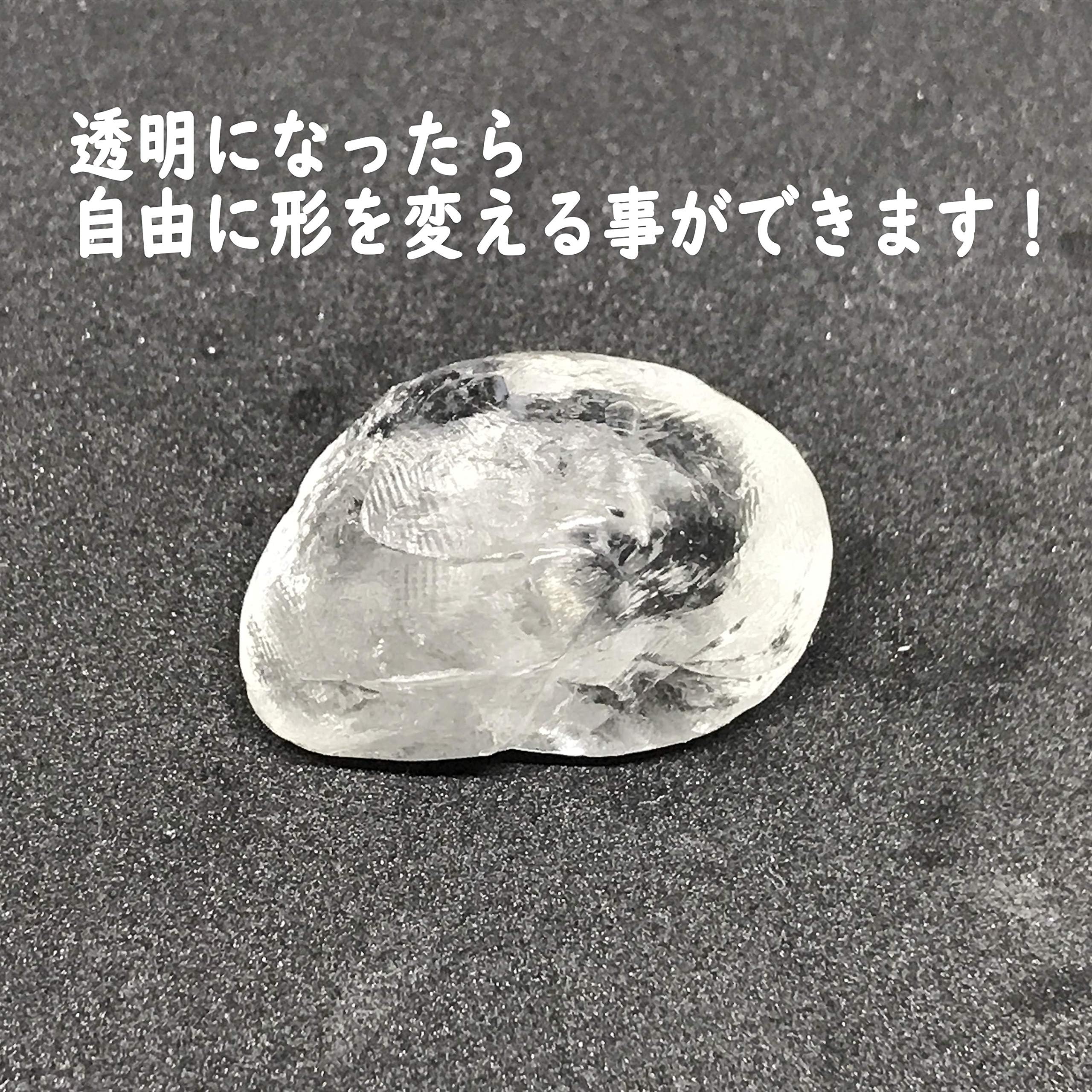 お湯に入れて数分でやわらかくなり自由な形に変えていただけます。。一度変形した物でも再度お湯に入れて何度でも使用していただけます。。染料を混ぜる事でお好きな色に変えて楽しむ事が可能です。。自然にやさしい素材なので安心してお使いいただけます。。...