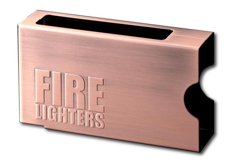 FIRELIGHTERS SLEEVE CASE (銅古美 （Germanic Bronze）)FIRELIGHTERS(32H)は入っていません。仕様：銅古美仕上げ材質：ステンレス鋼寸法：D 33× W 120 × H 70mm重量：166g