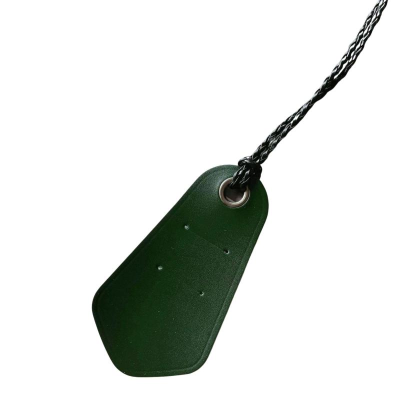 [ハルジオ] メガネホルダー ネックレス メンズ サングラスホルダー グラスホルダー 合皮 レザー 眼鏡ホルダー サングラス 眼鏡 首から下げる ストラップ メガネストラップ めがね アクセサ✨【スマートに魅せる合皮デザイン】 レザー調の質...