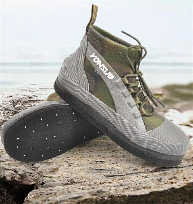 【優れたフィット感】ソフトな生地により、足全体に圧迫感のない優れた柔軟性を与え、足の形状に合った快適な履き心地を実現しています。優れたフィット感と同時に素早い着脱も両立させており、スリムタイプのウェーディングシューズが抱える不快なストレスを...