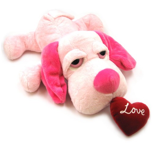 ピンクで可愛いハートのLOVEを持ったバレンタイン使用のわんちゃんのぬいぐるみです。 RUSS【ラス】 定番アイテムからシーズン雑貨まで幅広い展開をしているアメリカの人気ギフトブランドです。 サイズ・容量：16×17×45cm 素材・成分：...