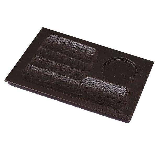 お盆としてもお皿としても使える木製トレー。どんな食卓にも映える美しい仕上がりです。サイズ幅22.3×奥行14.5×高さ1.3cm個装サイズ：23.3×15.5×2.5cm重量個装重量：150g素材・材質素地の材質:天然木表面塗装:漆仕様たわ...