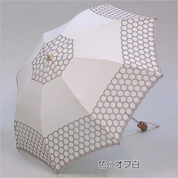裾柄の刺繍がとてもお洒落、天然素材を配合した生地は柔らかさがあり 暑い夏の日でも快適な日陰を作ります。 防水加工を施していますので、紫外線遮蔽率は濃色で約90%、淡色で約83% （反物での測定値） 傘生地の全体にデザイン刺繍による針穴が開い...