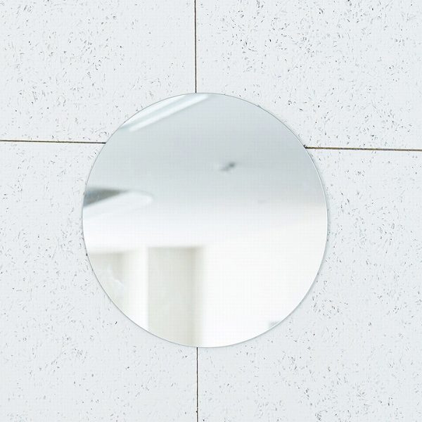 暮らしに快適をプラスワン ワンミラーサークル40 ゆったりと描かれたカーブが優しい印象の ノンフレームのウォールミラー。 しっかり身だしなみを整えられる直径40cmサイズ。 リビングや寝室の壁にアクセントとして、 デスクと合わせてドレッサー...