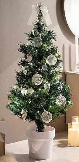 一瞬一瞬が宝石のように輝く『Moi(モア)』クリスマスツリー オーナメントセット。クリア×ラメのオーナメントとあたたかな光のライトが特別感を演出し目を惹きます。どこにでも飾りやすいコンパクトサイズながら、デザイン性と細部までリアルな質感にこ...