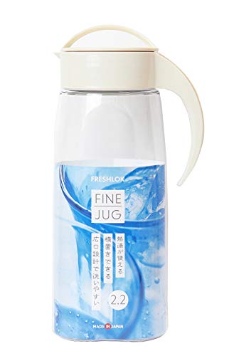 ◆商品名：タケヤ化学工業 TAKEYA ファインジャグ 2.2L ミルクホワイト 耐熱100度 横置きOK 広口でお手入れ簡単サイズ:幅15.6×奥行10.6×高さ31.5cm素材・材質:本体=AS樹脂 フタ・スリーブ=PP パッキン=シリ...