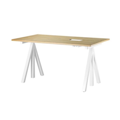 ブランドString Furnitureカテゴリデスク素材天板：オーク突き板(ラッカー塗装)　脚：スチール(粉体塗装)サイズW1400×D780×H715〜1185mm納期2〜3週間(メーカー欠品時除く)(メーカー在庫がある場合のお届け目安...