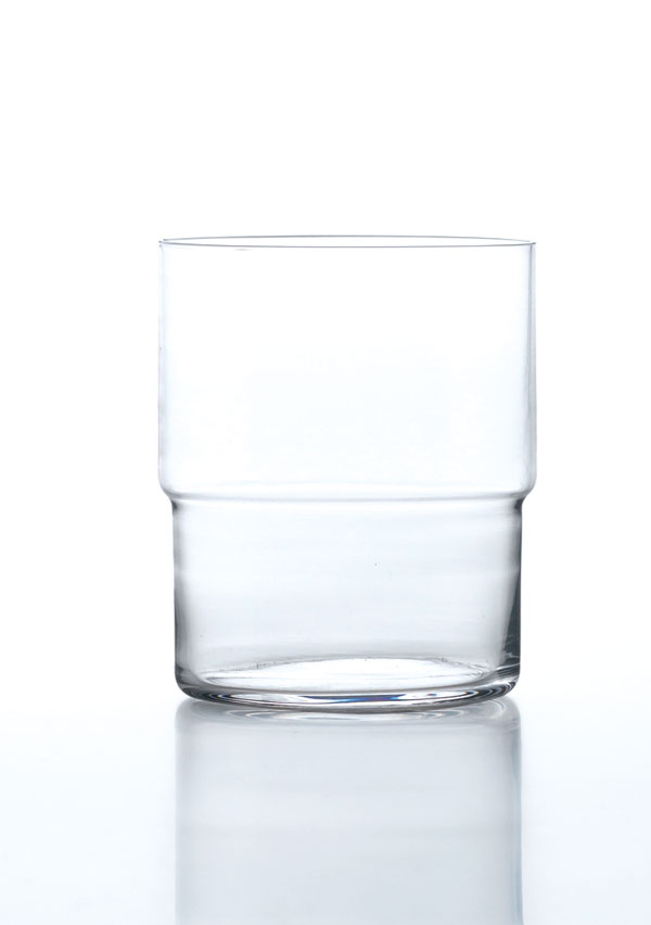 サイズ：口径80×高さ96・最大径80mm 容　量：390ml 材　質：ソーダライムガラス（ファインクリア） 生産国：日本製 〜薄づくり強化ガラス「フィーノ」〜 薄作りグラス「フィーノ」は、薄さ、軽やかさに強さを兼ね備えた強化グラスシリーズ...
