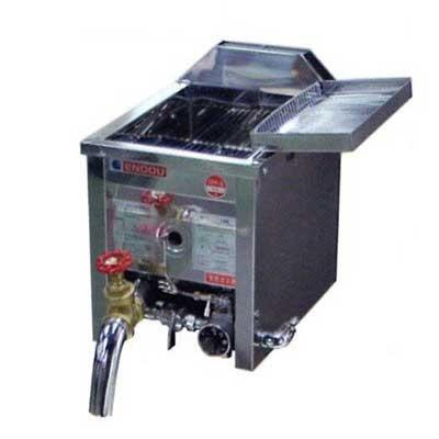 型式：TPF-S型 使用油量：約6L 油槽面積(m/m)：240×340 間口・奥行・高さ(m/m):300×410×360 ガス継手：3/8”(10φ) 熱量：6800kcal ■揚げ物調理はサーモスタット ダイヤル式で簡単に最低温度！ ...