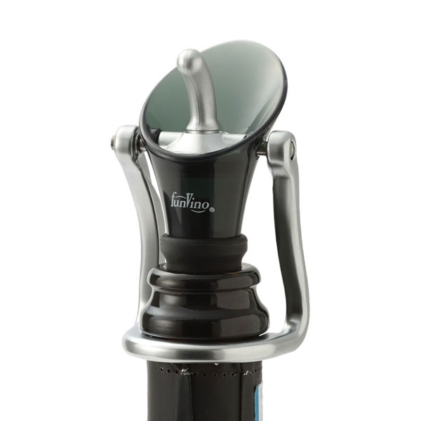 サイズ：47x48×81 対応ボトル口内径/17〜19mm 素材：ABS樹脂、シリコンゴム、ゴム、ステンレス、亜鉛合金 原産国 :中国 泡持ちに配慮し、こまめに栓をすることでシャンパンの気抜けを防ぎます