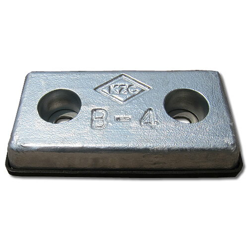 九州ジンク社製防蝕亜鉛板　B-4です。 舵板や追加陽極として使用します。 幅：100mmx長さ：200mmx厚さ：30mm 重量：3.4kg ボルト孔は楕円で短径15mm、長径19mm、芯金厚さ2.3mm、芯金中心距離60mm KZCの特徴...