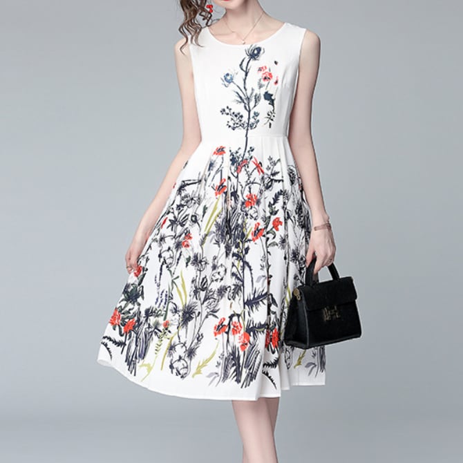 フラワープリントのノースリーブフォーマルドレス。シンプルなシルエットでありつつお洒落なデザインでパーティーにもおすすめな一枚。カラー : アプリコットサイズ :M 着丈103cm x バスト88cm x ウエスト74cm x 肩幅36cm ...