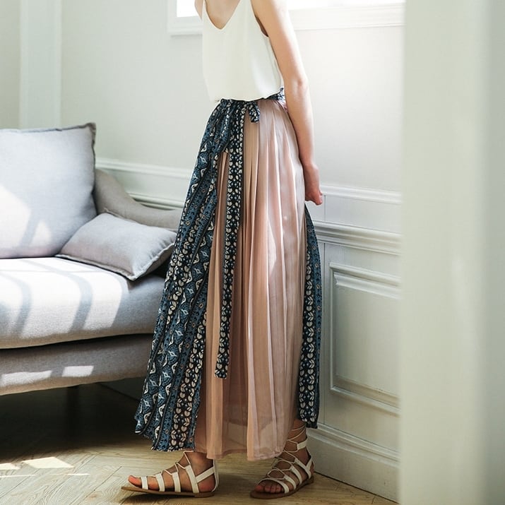 カラフルな幾何学パタ—ン切り替えが可愛いプリーツスカートです。北欧調のシックな配色を活かした大人っぽい仕立てがお洒落なデザイン。スタイルを綺麗に見せてくれるハイウエストで、ボリューム感が可愛い一枚です。「カラー」　ピンク/ブルー　ワンサイズ...