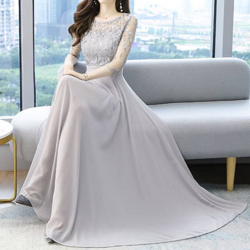 フローラルな刺繍のロングシフォンパーティードレス。シースルーな生地がお洒落でエレガントなフォーマルコーデにおすすめな一枚。カラー : グレー 　レッド イエロー 　 ホワイトサイズ :M 着丈120cm x バスト90cm x ウエスト74...