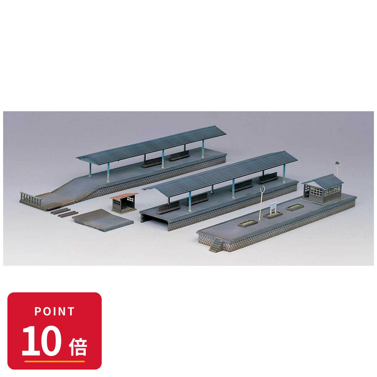 ■製品はグレーの成型色(未塗装)■組立完成後のサイズ=長さ640mm(200mm×3+40mm)×幅40mm×高さ40mm(構内踏切部分を除く)■郊外のローカル線用に適したプラットホームのキットです。■1セットで20m車4両が停車できる規模...