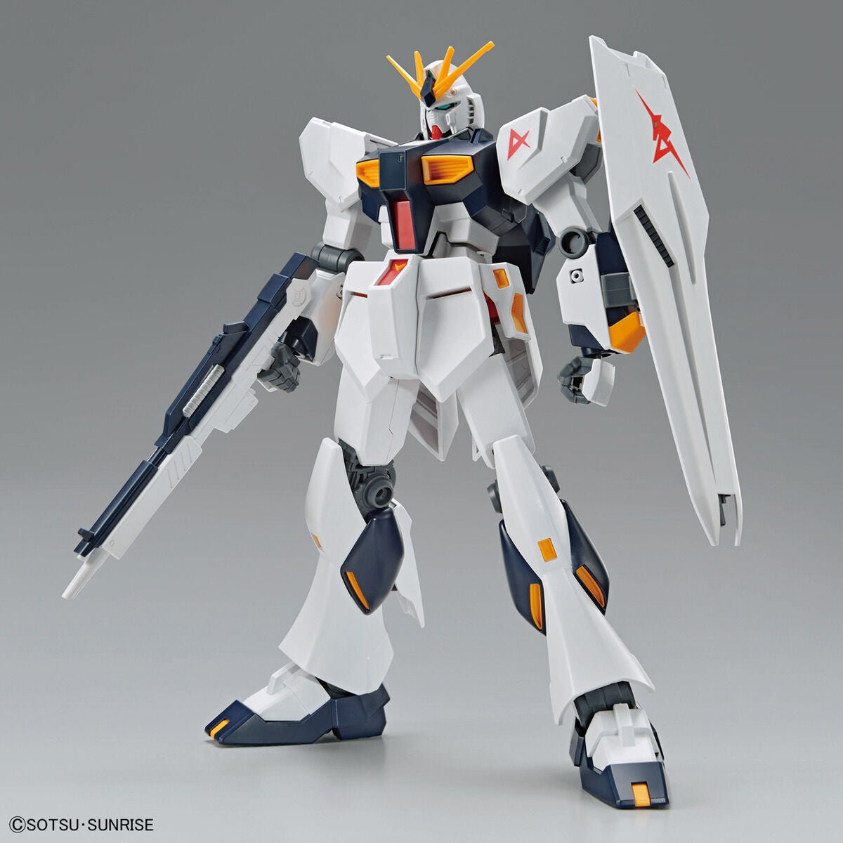 “次世代のファーストガンプラ”第三弾に「νガンダム」が登場！ニッパーを使わず手でパチパチと簡単に外せるタッチゲート仕様。可動域が広く、自由自在にポージングが決められる。ディテールの色分けも組み立てるだけで再現可能。左肩とシールドのエンブレム...
