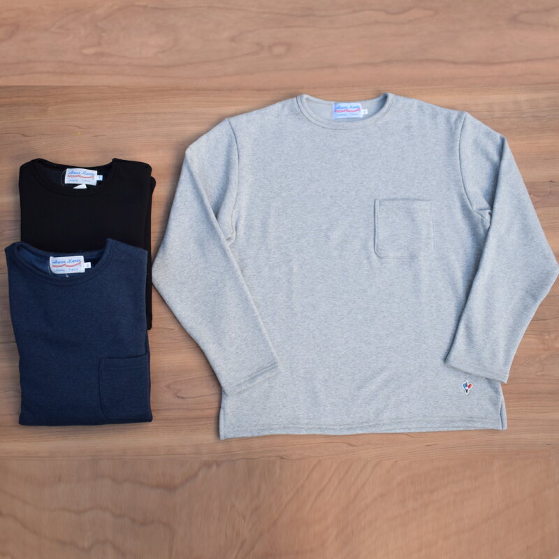 アイテム ARVORMAREEよりホリデーシーズン限定のファンサービスアイテムです！ 柔らかく馴染みの良いムートンジャージー素材を使用したクルーネックスウェット。 毛足の長い裏起毛素材で、非常に肌あたりが心地良く、なおかつ暖かな着用感。 ス...