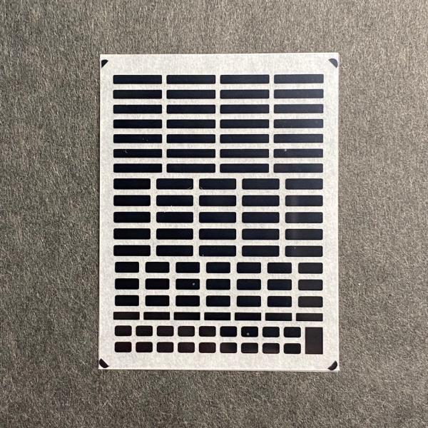 主にくぼみタイプの行先表示をマスキングするためのNゲージ（1/150スケール）用インレタです。 特定の行先を出したくない時や、走行中の再現にお使いいただけます。寸法は主にKATO製に適合します。 ★収録内容 ・225系100、5100番台、...