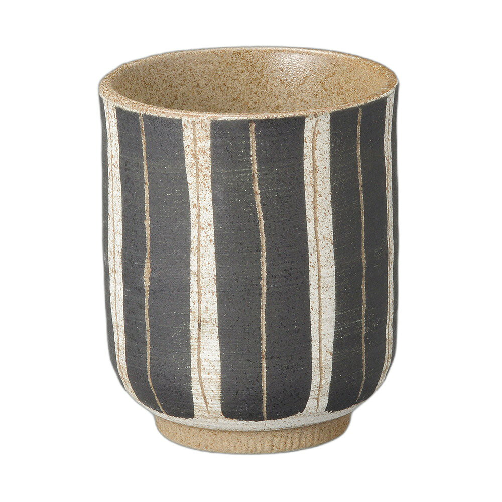 [商品名]　線彫十草黒湯呑（大）[素材]　陶磁器[寸法]　6.8×8.4cmお店からご自宅まで、季節を問わず、様々なシーンでご利用いただける商品です。[ 6.8×8.4cm ] 陶磁器 一部の商品はメーカーよりお取り寄せとなりますので、納期...