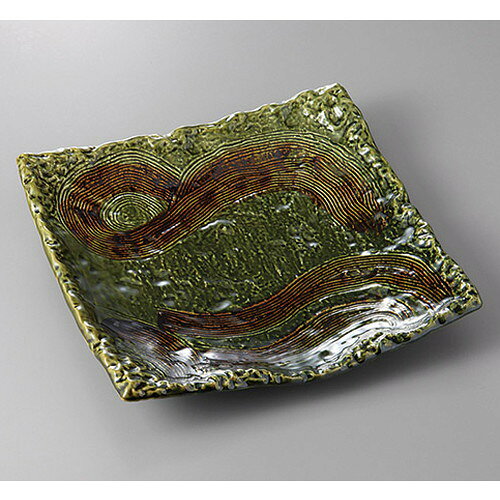 [商品名]　織部8号四ツ足正角皿[素材]　陶磁器[寸法]　[ 26 x 26 x 5.5cm ]お店からご自宅まで、季節を問わず、様々なシーンでご利用いただける商品です。[ 26 x 26 x 5.5cm ] 陶磁器 日本製 一部の商品はメ...