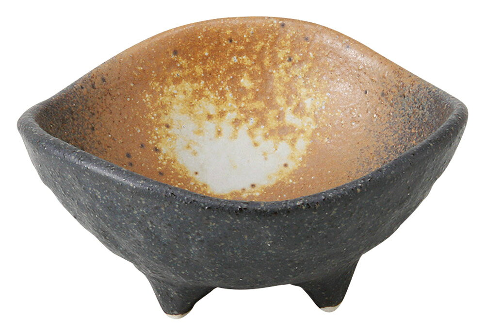 [商品名]黒備前吹　三ツ山小付[素材][寸法]10.3×4.8cm結婚式のお返し、母の日のプレゼント、退職祝いなど、さまざまな場面でご利用いただけます。陶器の専門問屋が厳選した、プレゼントやギフトにピッタリな逸品です。[10.3×4.8cm...