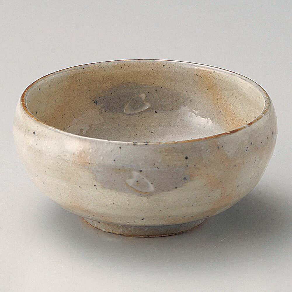 [商品名]　粉引捻り小鉢[素材]　陶器[寸法]　12 x 5.8cmお店からご自宅まで、季節を問わず、様々なシーンでご利用いただける商品です。[ 12 x 5.8cm ] 陶器 日本製 一部の商品はメーカーよりお取り寄せとなりますので、納期...