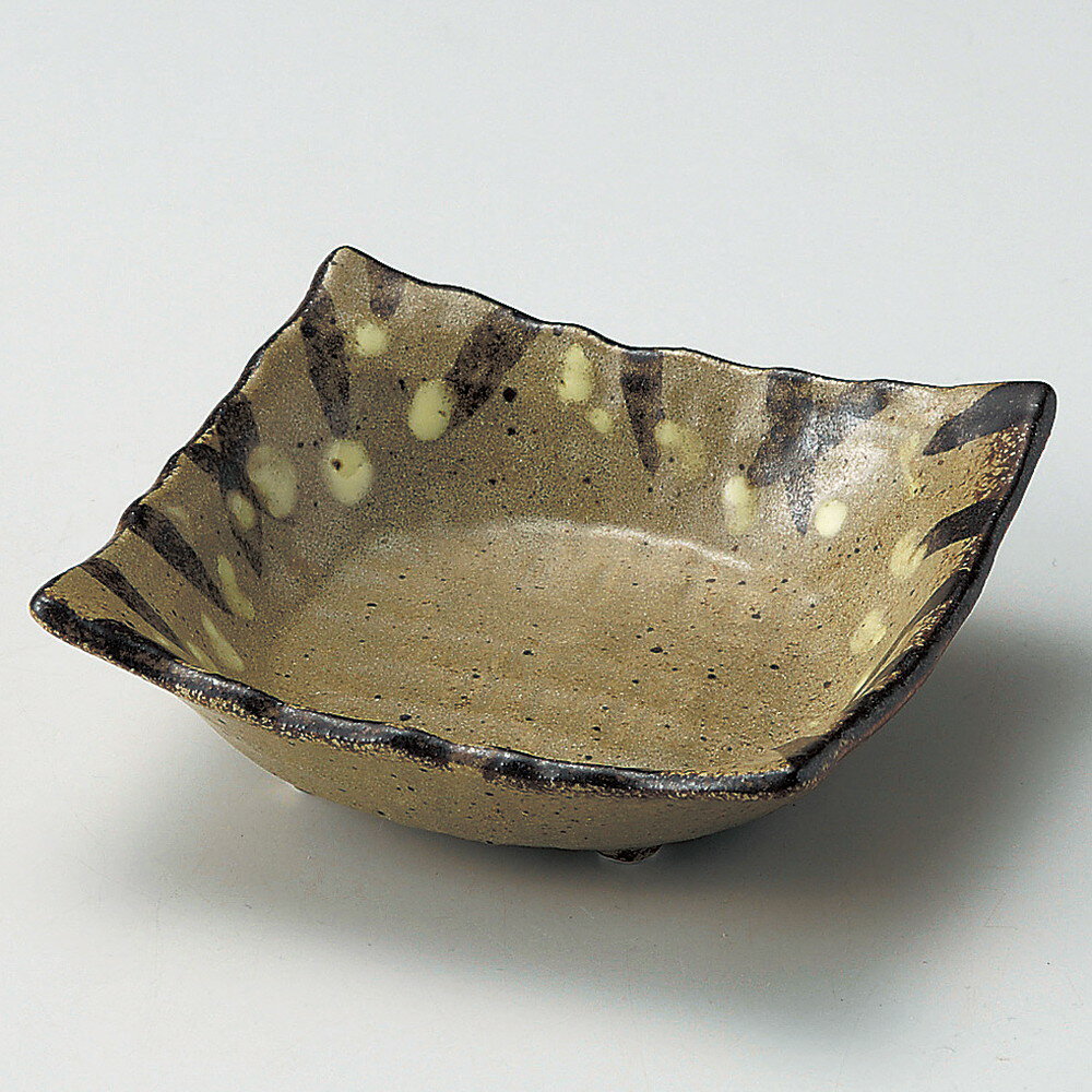 [商品名]　穂波煮物鉢[素材]　陶器[寸法]　15.5 x 15.5 x 5.5cmお店からご自宅まで、季節を問わず、様々なシーンでご利用いただける商品です。[ 15.5 x 15.5 x 5.5cm ] 陶器 日本製 一部の商品はメーカー...