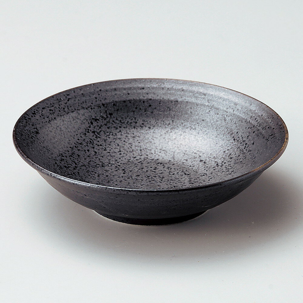 [商品名]　明世黒3.3浅鉢[素材]　磁器[寸法]　φ11.3 x 3cmお店からご自宅まで、季節を問わず、様々なシーンでご利用いただける商品です。[ φ11.3 x 3cm ] 磁器 日本製 一部の商品はメーカーよりお取り寄せとなりますの...