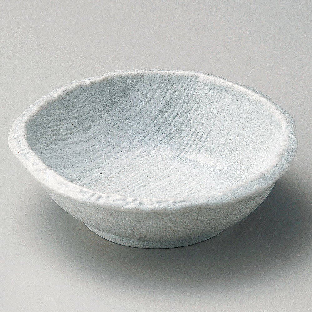 [商品名]　新川凛12cm小鉢[素材]　磁器[寸法]　φ12.5 x 4cmお店からご自宅まで、季節を問わず、様々なシーンでご利用いただける商品です。[ φ12.5 x 4cm ] 磁器 日本製 一部の商品はメーカーよりお取り寄せとなります...