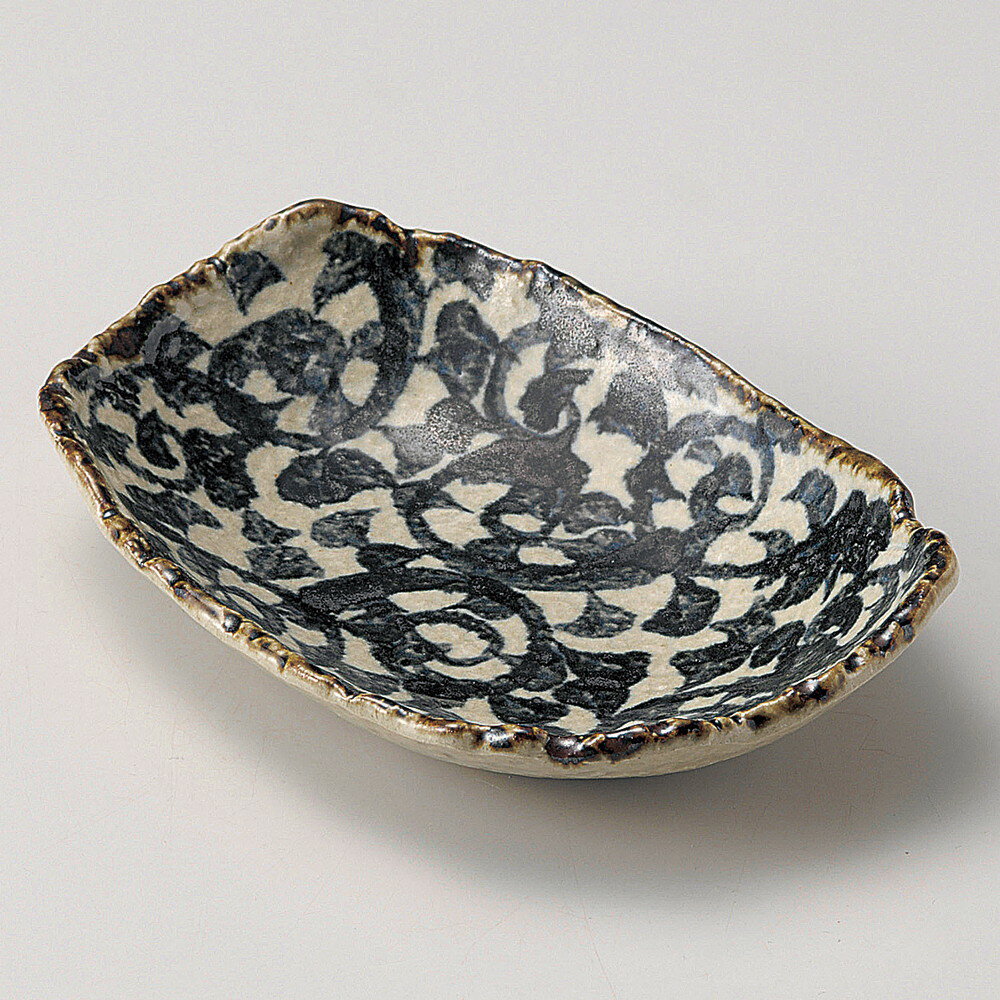 [商品名]　タコ唐草楕円皿[素材]　磁器[寸法]　22 x 15 x 4.7cmお店からご自宅まで、季節を問わず、様々なシーンでご利用いただける商品です。[ 22 x 15 x 4.7cm ] 磁器 日本製 一部の商品はメーカーよりお取り寄...