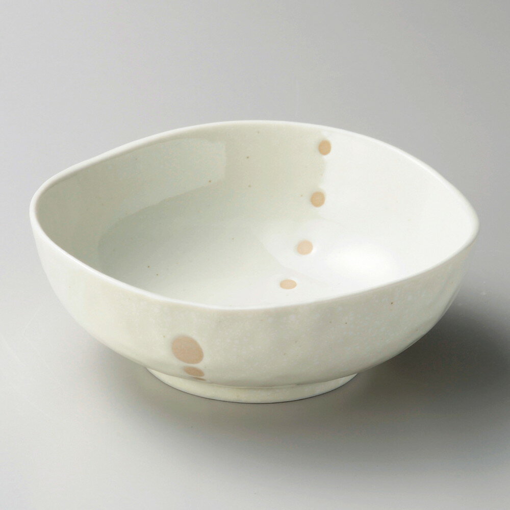 [商品名]　ドット白三角4.5鉢[素材]　磁器[寸法]　φ13.8 x 5cmお店からご自宅まで、季節を問わず、様々なシーンでご利用いただける商品です。[ φ13.8 x 5cm ] 磁器 日本製 一部の商品はメーカーよりお取り寄せとなりま...