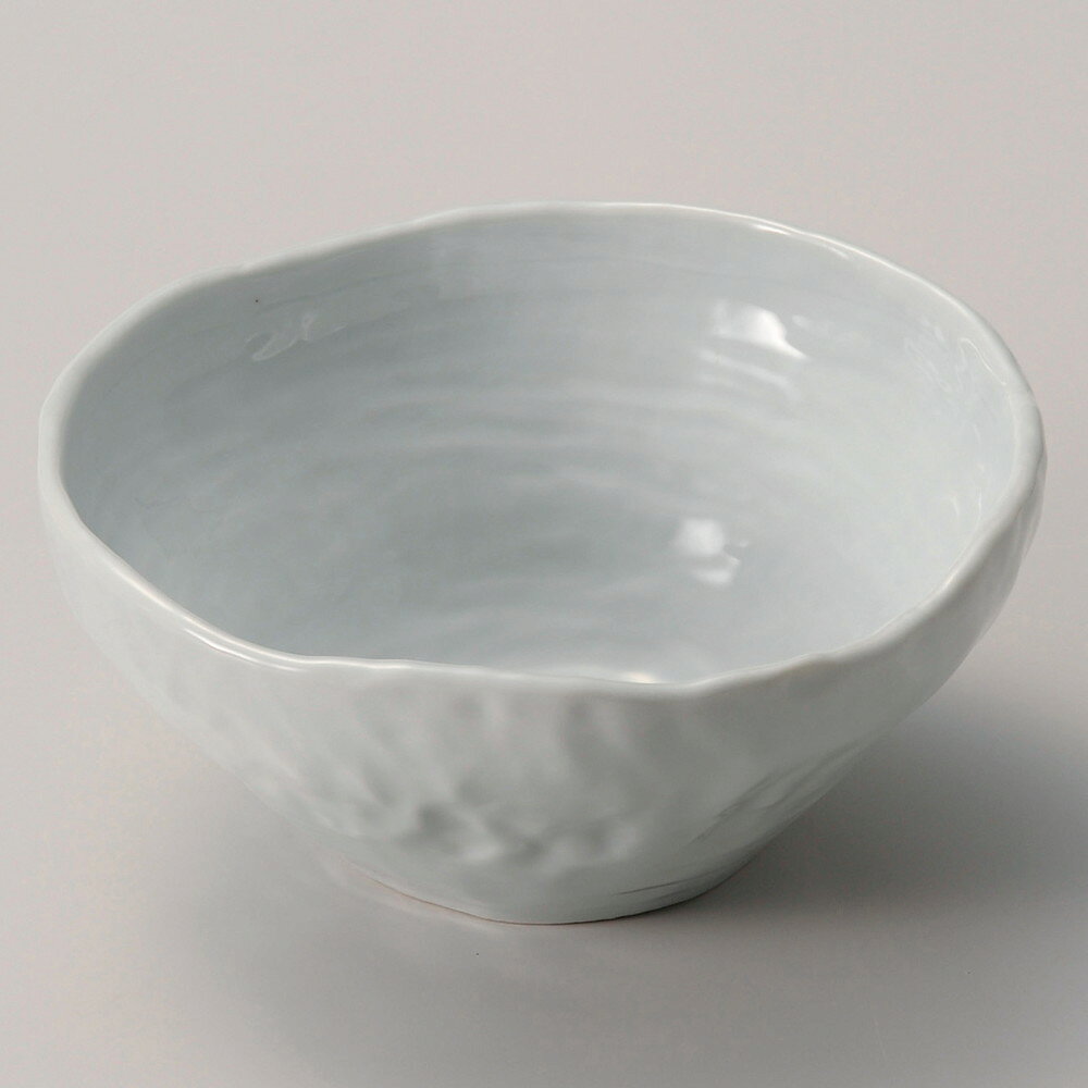 [商品名]　青磁彫6.0丼[素材]　磁器[寸法]　φ18 x 8.5cmお店からご自宅まで、季節を問わず、様々なシーンでご利用いただける商品です。[ φ18 x 8.5cm ] 磁器 日本製 一部の商品はメーカーよりお取り寄せとなりますので...