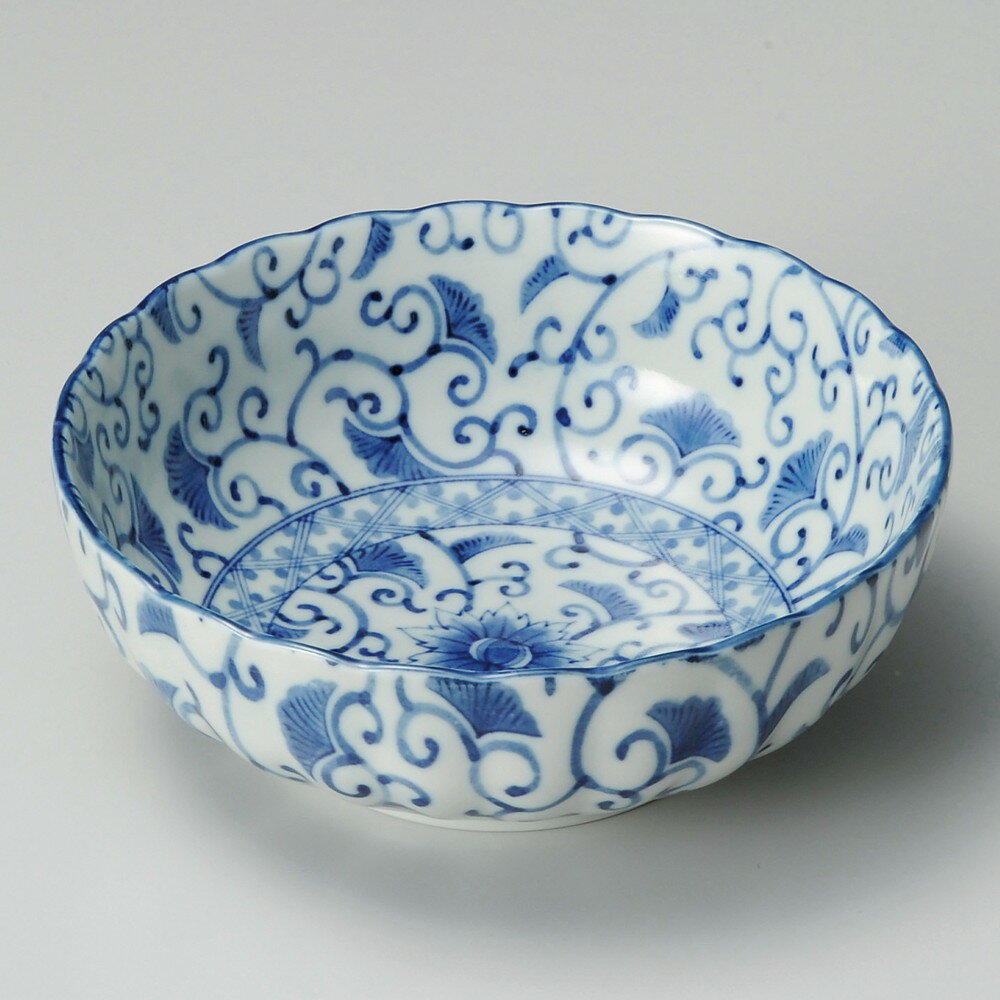 [商品名]　藍彩菊型4.5鉢[素材]　磁器[寸法]　φ13.8 x 5cmお店からご自宅まで、季節を問わず、様々なシーンでご利用いただける商品です。[ φ13.8 x 5cm ] 磁器 日本製 一部の商品はメーカーよりお取り寄せとなりますの...