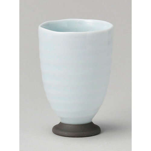 [商品名]　青磁高台六兵衛カップ[素材]　陶器[寸法]　φ7.4 x 10.7cm 240ccお店からご自宅まで、季節を問わず、様々なシーンでご利用いただける商品です。[ φ7.4 x 10.7cm 240cc ] 陶器 日本製 食洗機不可...