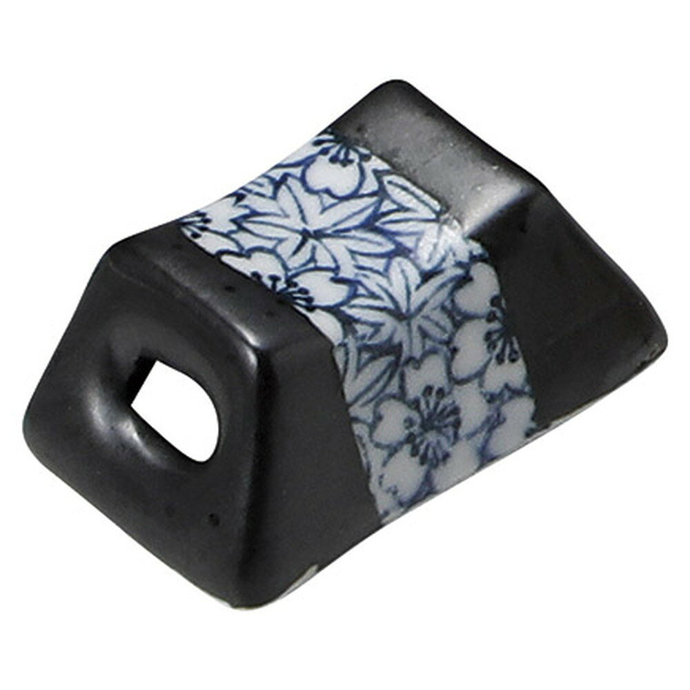 [商品名]　筐型染付春秋箸衣[素材]　強化磁器[寸法]　[ 4.5 x 2.8 x 2cm ]お店からご自宅まで、季節を問わず、様々なシーンでご利用いただける商品です。[ 4.5 x 2.8 x 2cm ] 強化磁器 日本製 一部の商品はメ...