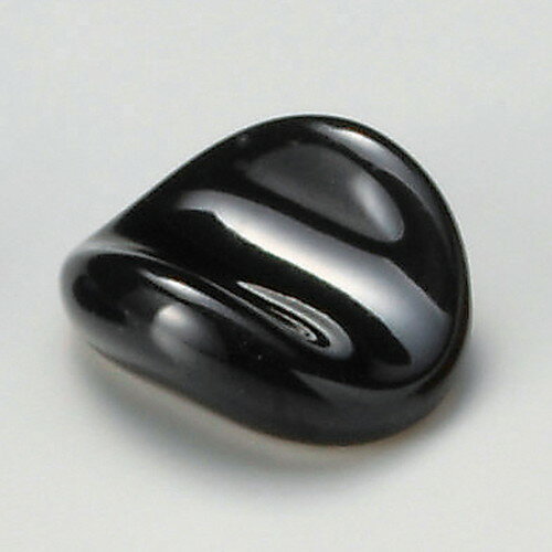 [商品名]　天目反型箸置[素材]　磁器[寸法]　[ 4.4 x 1.8cm ]お店からご自宅まで、季節を問わず、様々なシーンでご利用いただける商品です。[ 4.4 x 1.8cm ] 磁器 日本製 一部の商品はメーカーよりお取り寄せとなりま...