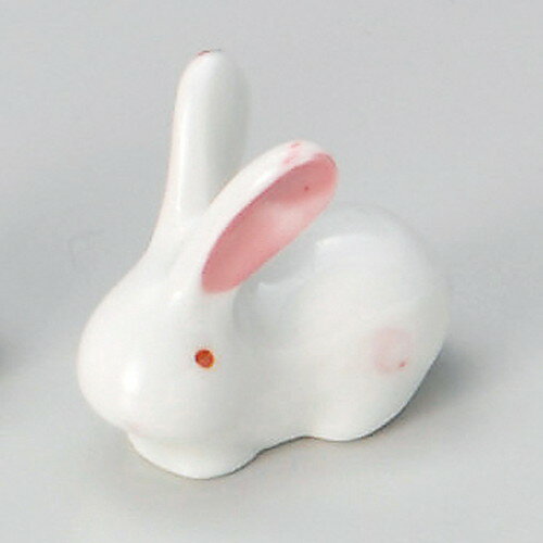 [商品名]　ウサギ(ピンク)箸置[素材]　磁器[寸法]　[ 4.2cm ]お店からご自宅まで、季節を問わず、様々なシーンでご利用いただける商品です。[ 4.2cm ] 磁器 日本製 一部の商品はメーカーよりお取り寄せとなりますので、納期が前...