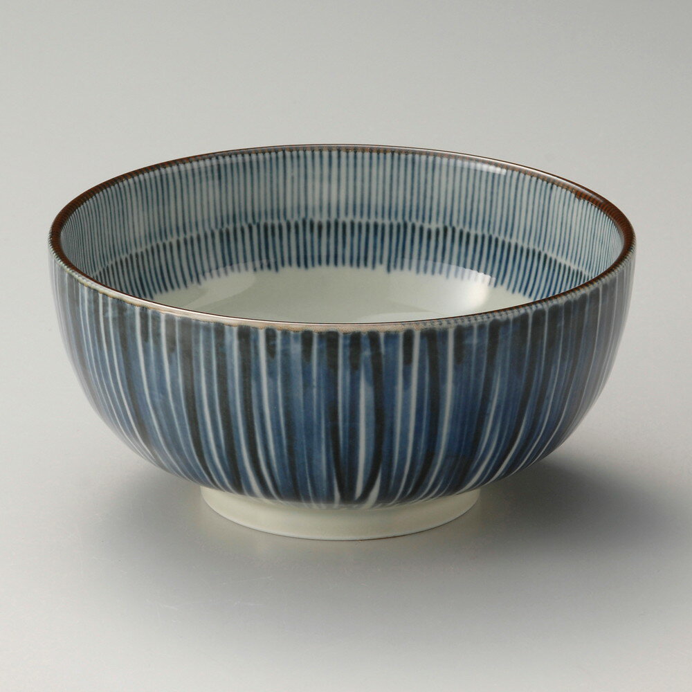 [商品名]　古染細十草軽量5.0丼[素材]　磁器[寸法]　[ φ16.2 x 8cm ]お店からご自宅まで、季節を問わず、様々なシーンでご利用いただける商品です。[ φ16.2 x 8cm ] 磁器 日本製 一部の商品はメーカーよりお取り寄...