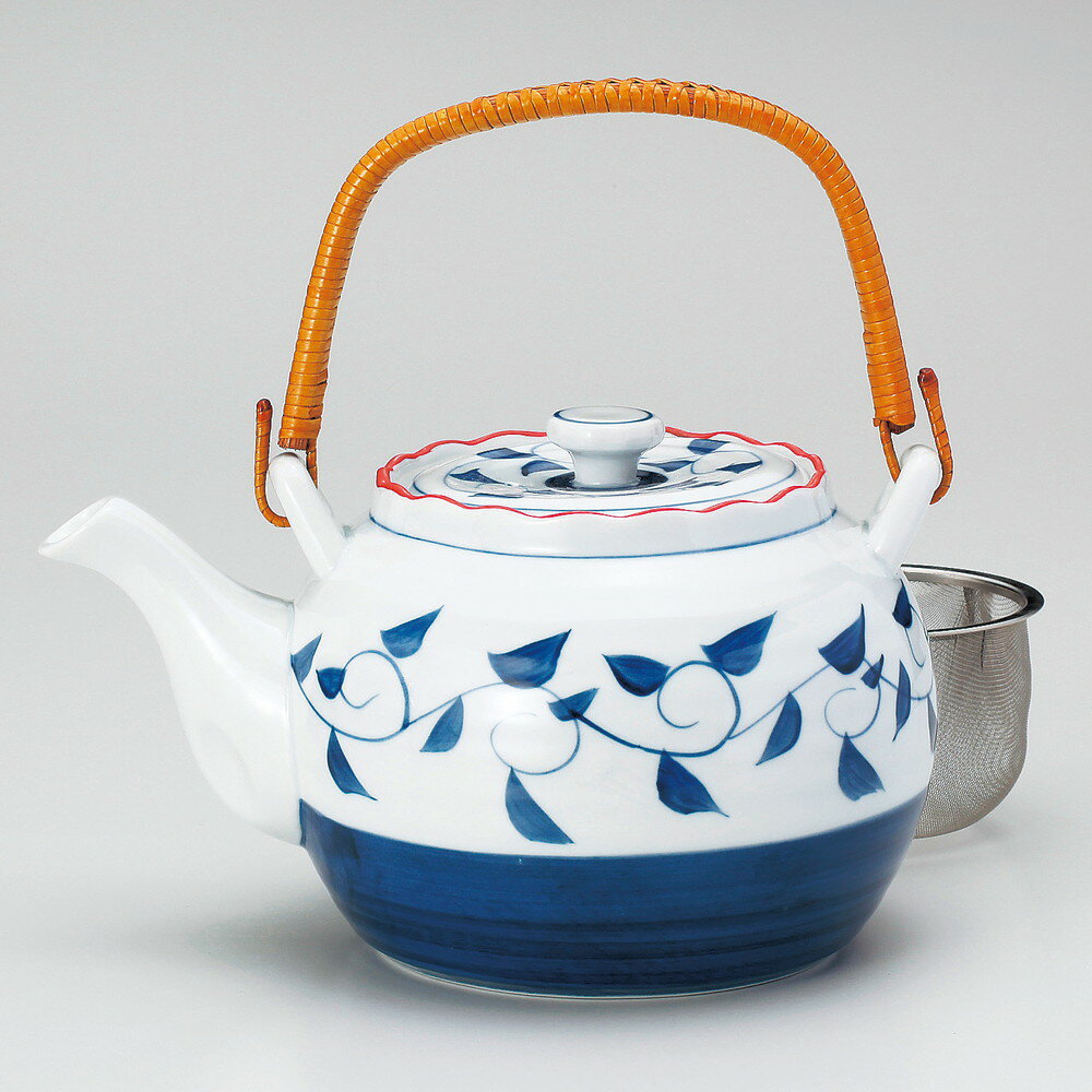 [商品名]　呉須唐草6号土瓶(カップアミ)[素材]　磁器[寸法]　[ φ14 x 12cm 1000cc ]お店からご自宅まで、季節を問わず、様々なシーンでご利用いただける商品です。[ φ14 x 12cm 1000cc ] 磁器 中国製 ...