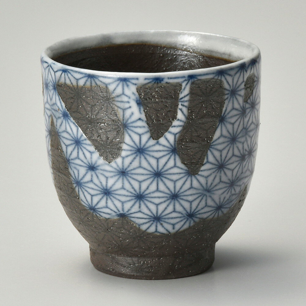 [商品名]　化粧流刺子湯呑[素材]　陶器[寸法]　[ φ8 x 8.3cm ]お店からご自宅まで、季節を問わず、様々なシーンでご利用いただける商品です。[ φ8 x 8.3cm ] 陶器 日本製 一部の商品はメーカーよりお取り寄せとなります...