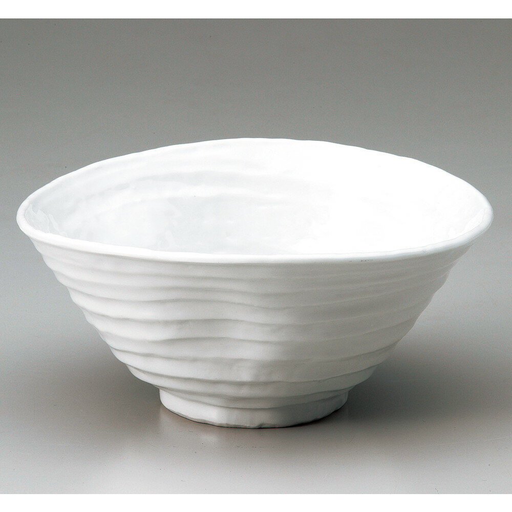 [商品名]　白釉変型7.0丼[素材]　磁器[寸法]　20.8 x 19.7 x 9.5cmお店からご自宅まで、季節を問わず、様々なシーンでご利用いただける商品です。[ 20.8 x 19.7 x 9.5cm ] 磁器 日本製 一部の商品はメ...